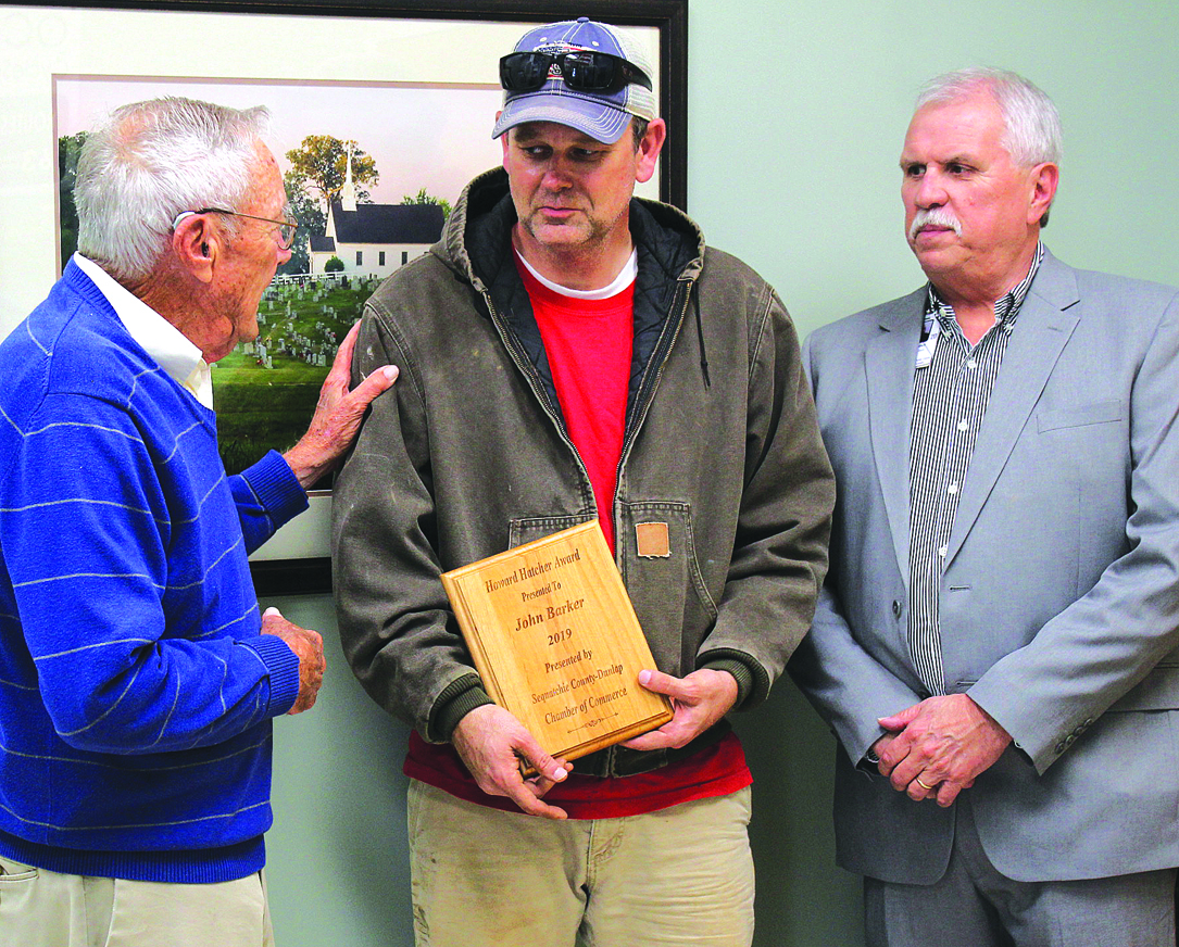 Barker receives Chamber’s Howard Hatcher Award – The Dunlap-Tribune