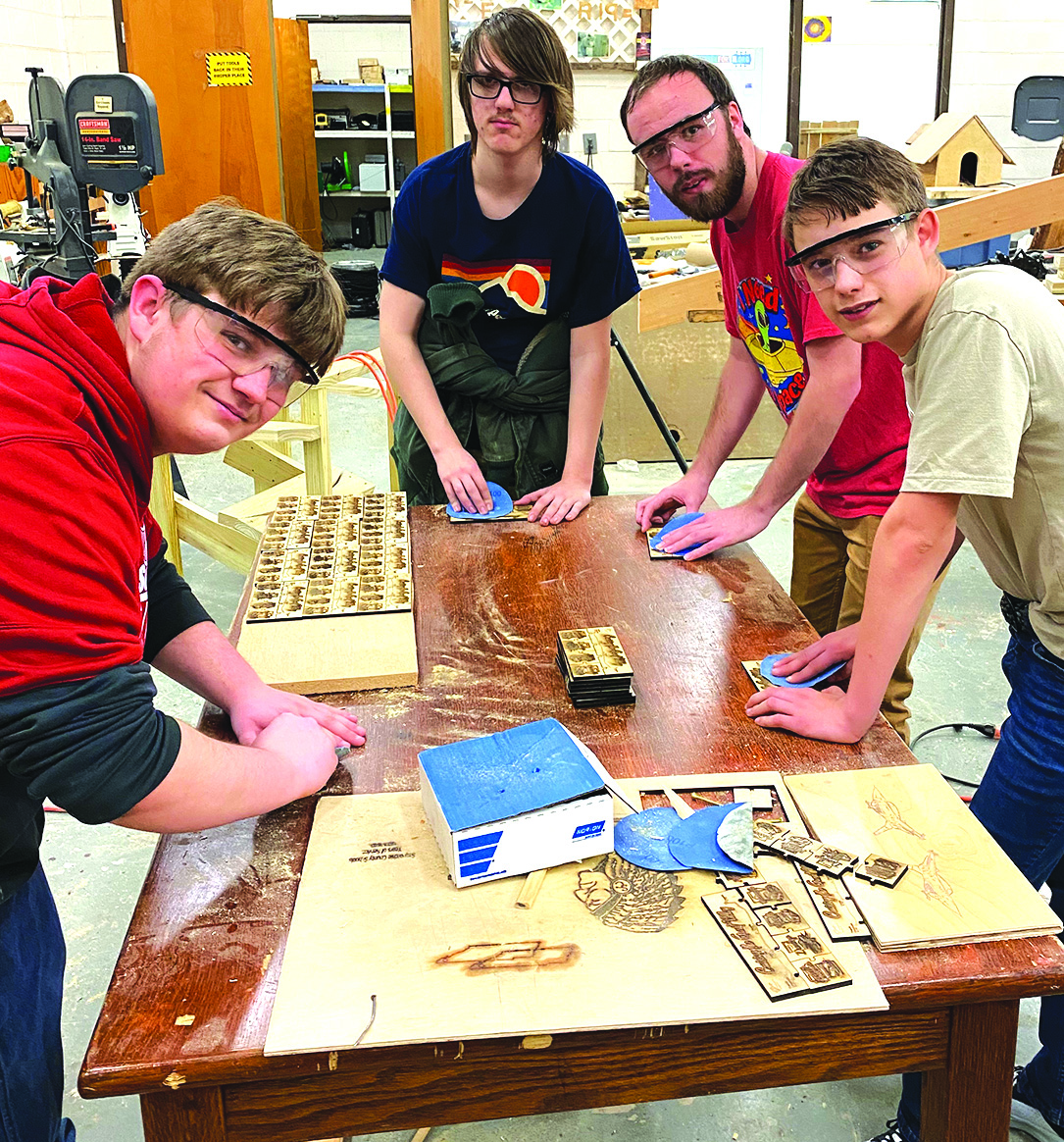 Construction class learning, aiding community – The Dunlap-Tribune
